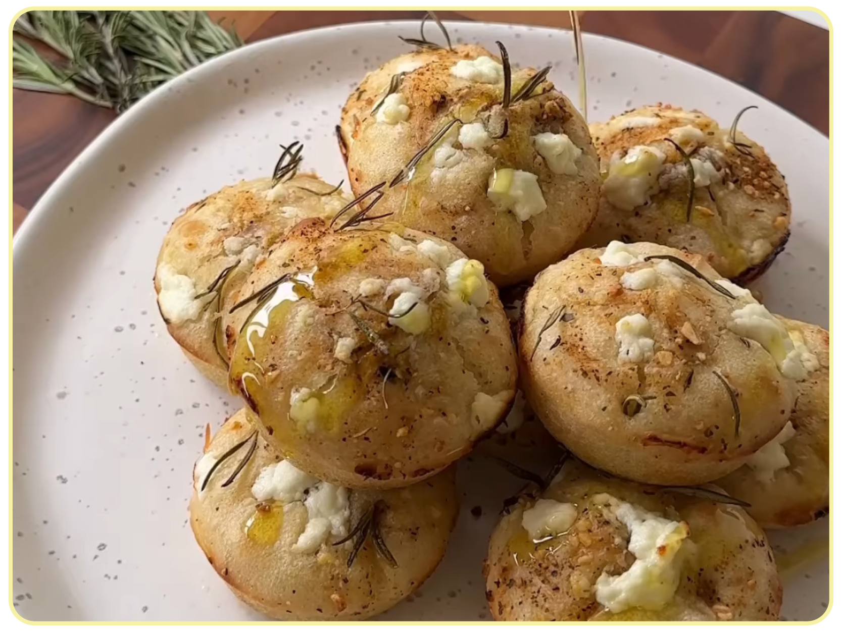Garlic & Herb Focaccia Muffins – ItsOlio